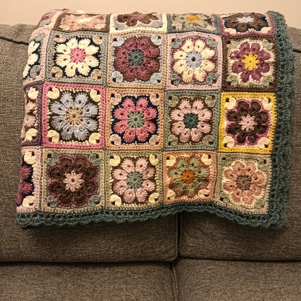 Granny square African flower crochet knee blanket - Folksy
