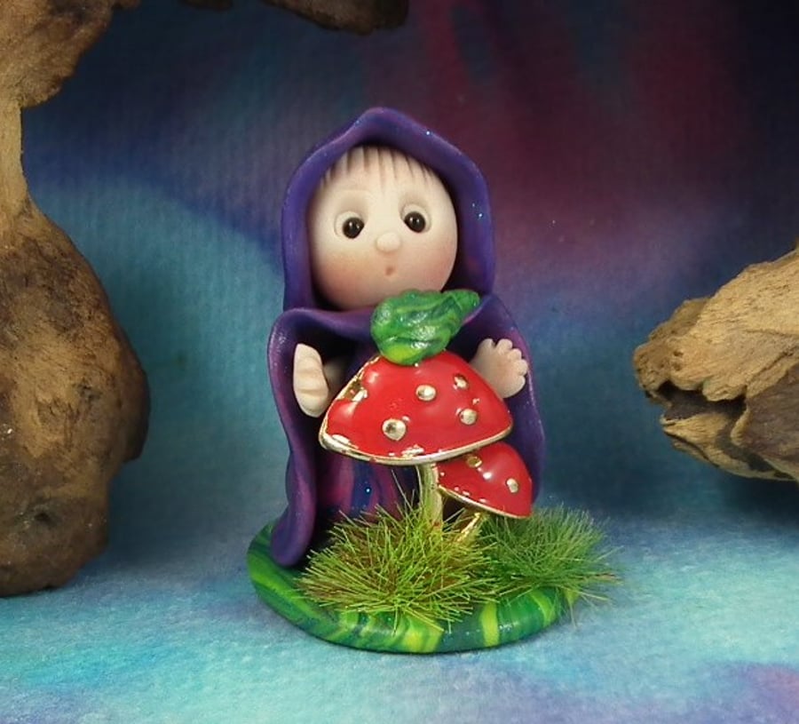 Tiny Magical Meadow Gnome 'Neep' with Toadstool... - Folksy