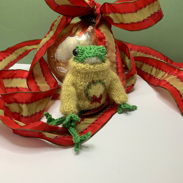 Little Hand Knitted Frog - Dot Pebbles Pattern - Folksy