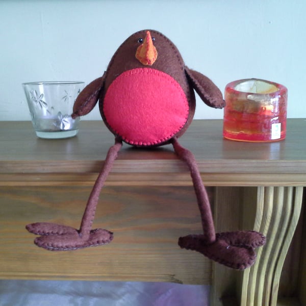 Felt robin shelf topper decoration - Folksy