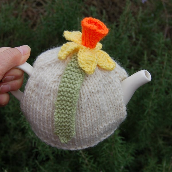 Daffodil tea cosy - hand knitted, pure wool bod... - Folksy