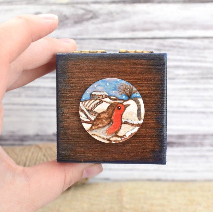 Robin in the snow. Tiny pyrography box. Origina... - Folksy