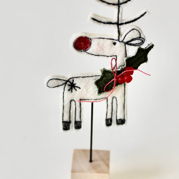 'Gazing Reindeer' - On the block Christmas Deco... - Folksy
