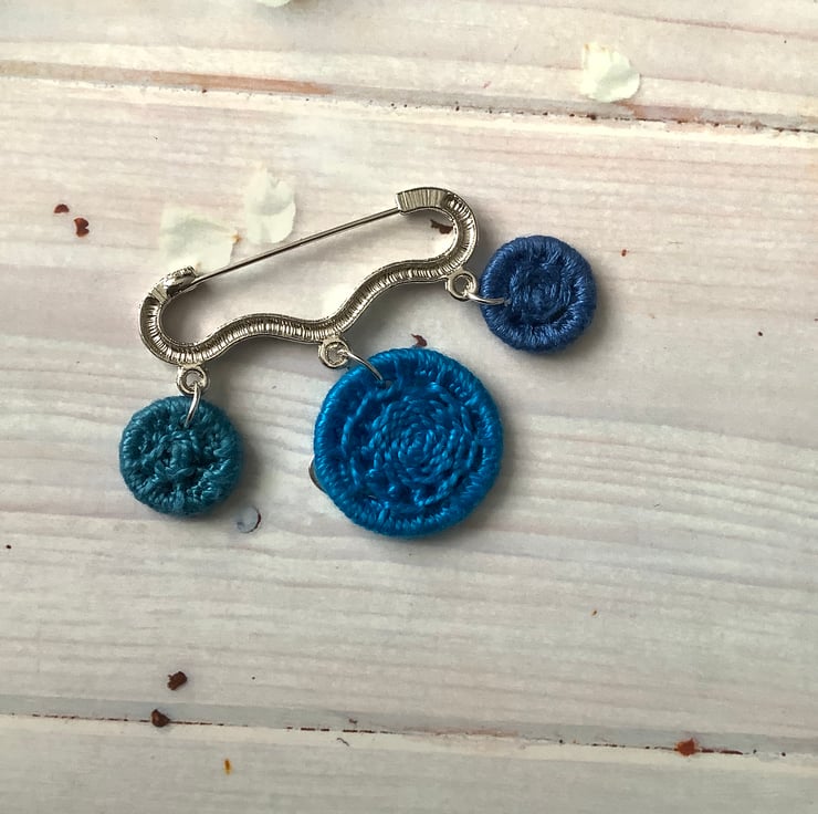 Dorset Button Kilt Pin Brooch - Folksy