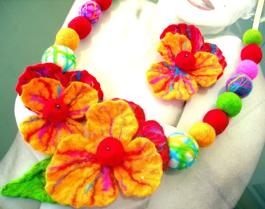 SALE....... Hand Felted, Wool Jewelry felted N... - Folksy