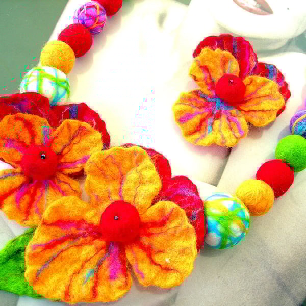 SALE....... Hand Felted, Wool Jewelry felted N... - Folksy