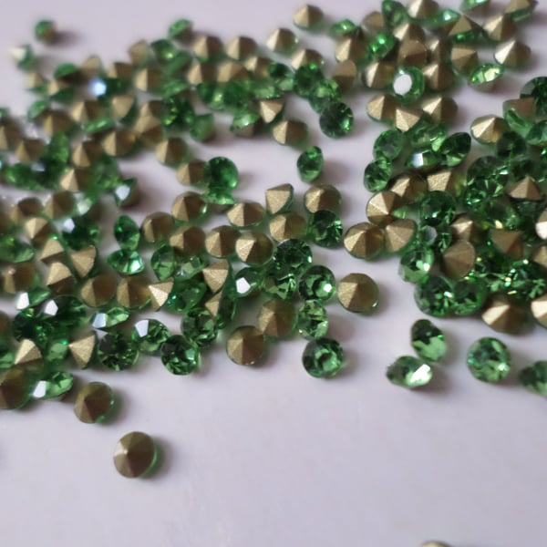 200 x Glass Pointed Cone Rhinestones - 2.5mm - ... - Folksy