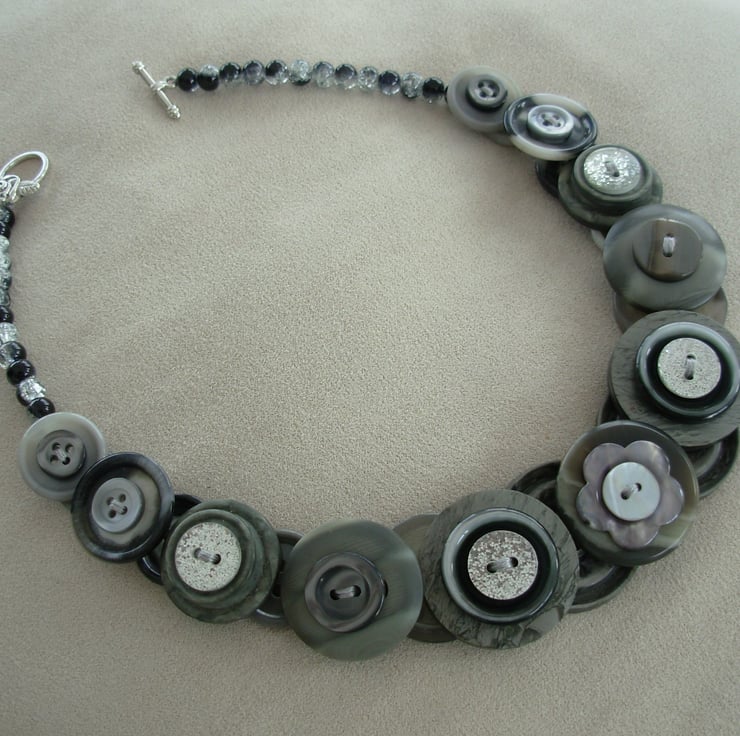 Button Necklace - Folksy