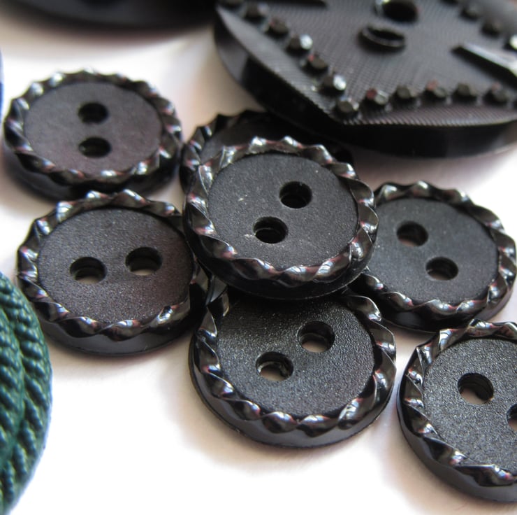 20 x Mixed Buttons - Black & Green - Folksy