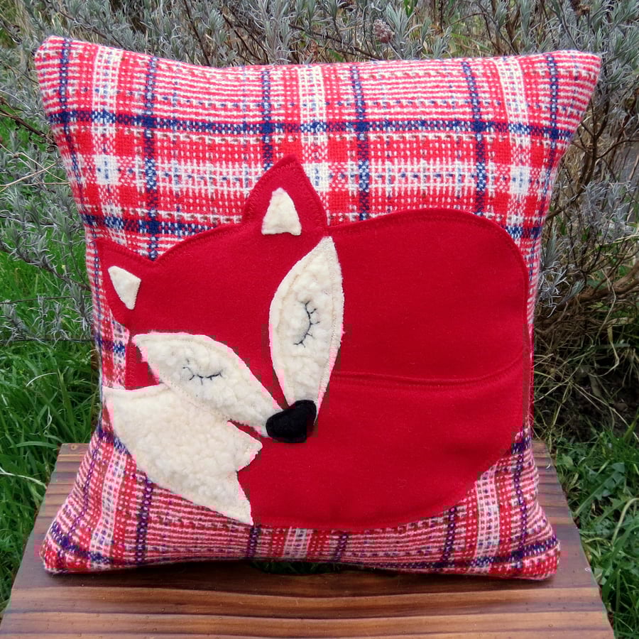 A snoozy fox on tartan. Fox cushion, complete ... - Folksy