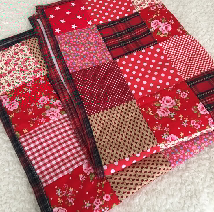 Patchwork quilt in Red cotton fabrics - Folksy
