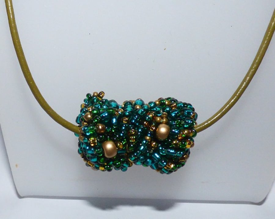 Green and gold seed bead necklace - Folksy
