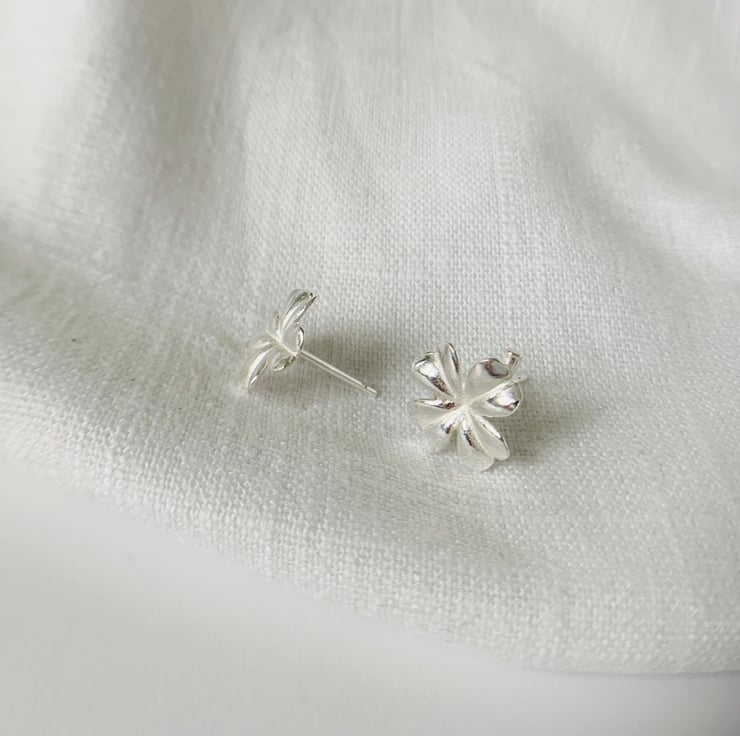 Clover stud earrings - sterling silver - Folksy
