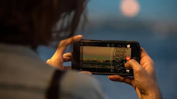 Capturing the Full Moon Using Your Smartphone - DeviceBattle.com ...
