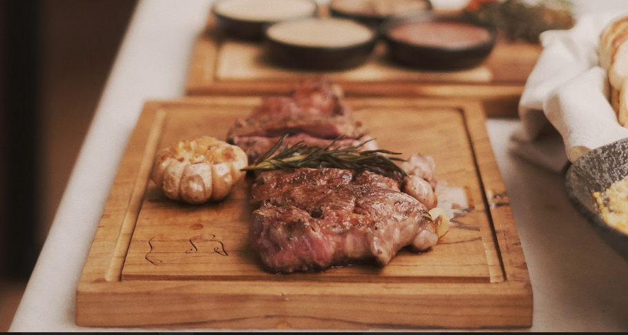 Salt & Sizzle: Western Steakhouse di Kota Jakarta