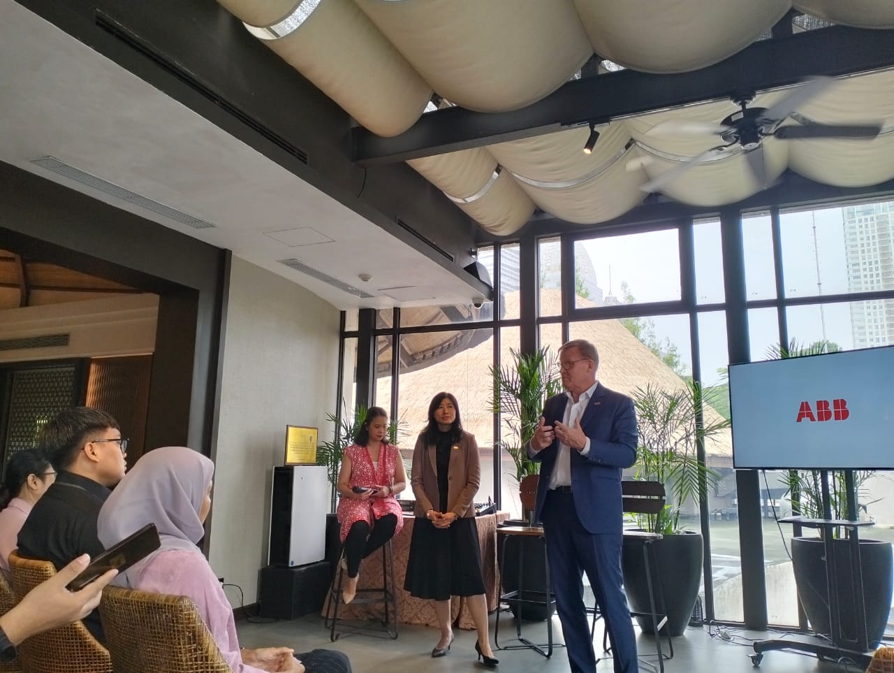 ABB Energy Ungkap Peran Penting Indonesia dalam Transisi Energi