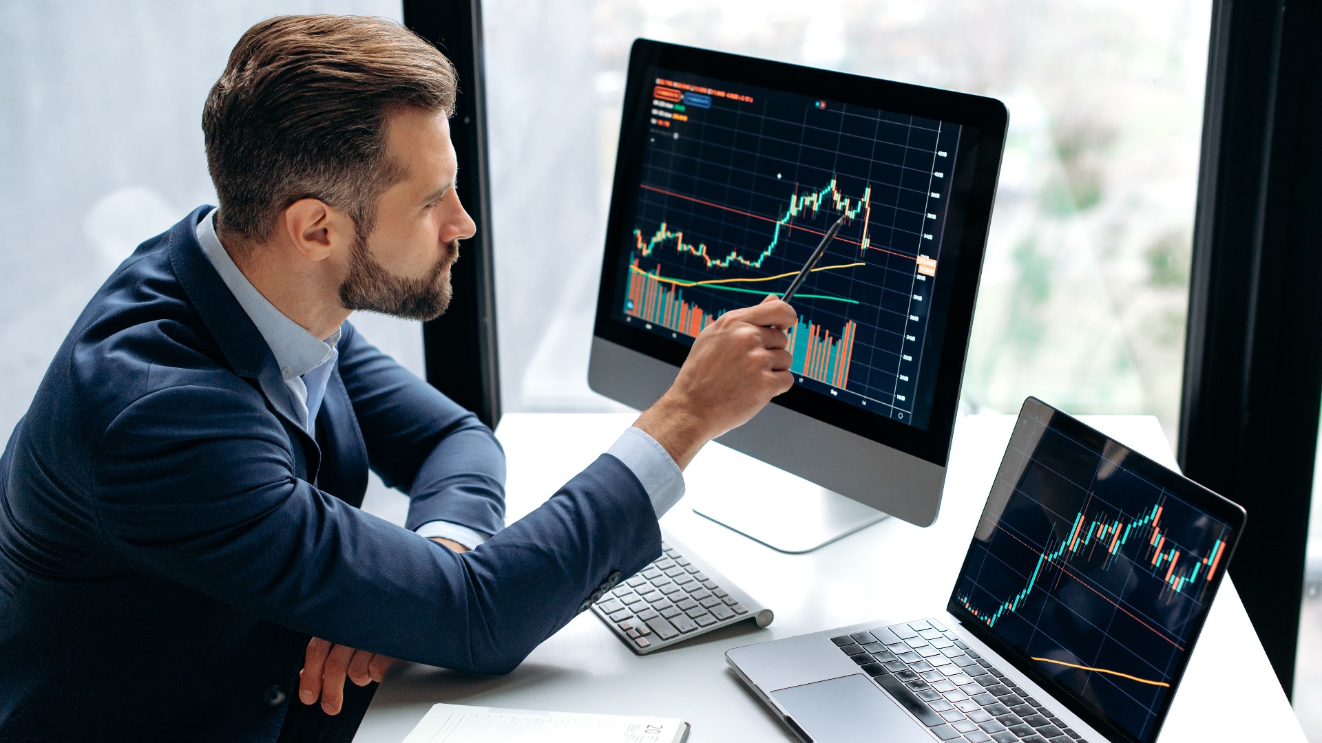 Trader: Pengertian, Tugas dan Jenisnya Trader: Pengertian, Tugas dan Jenisnya