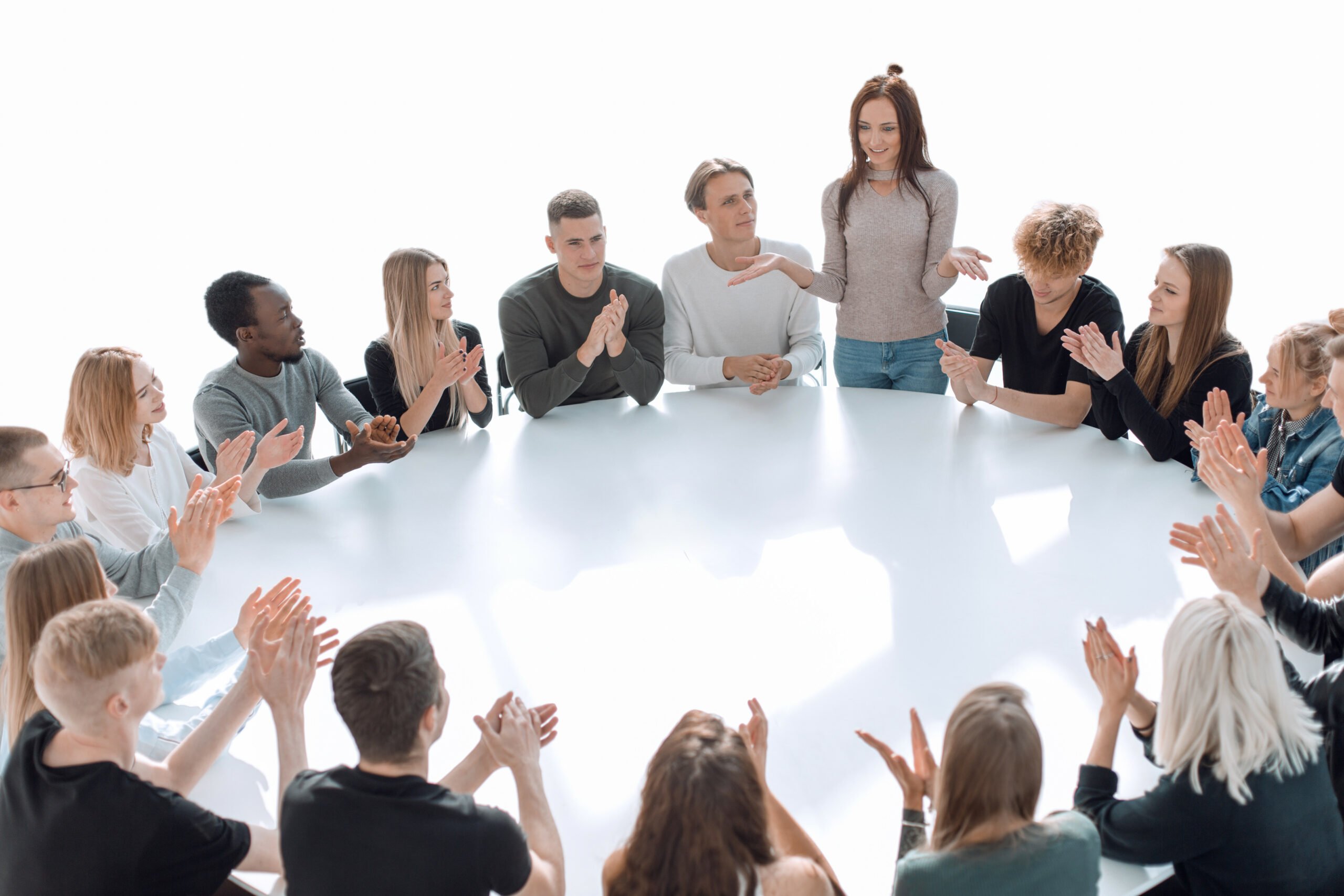 Leaderless Group Discussion (LGD): Apa Bedanya dengan FGD?