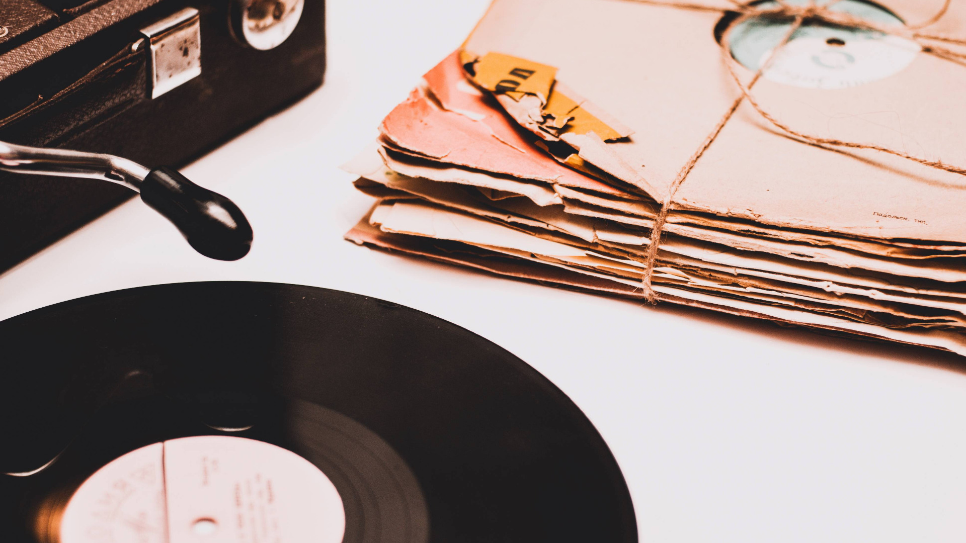 Ada Zara Larsson dan USHER, Ini 4 Album yang Rilis Bulan Februari!