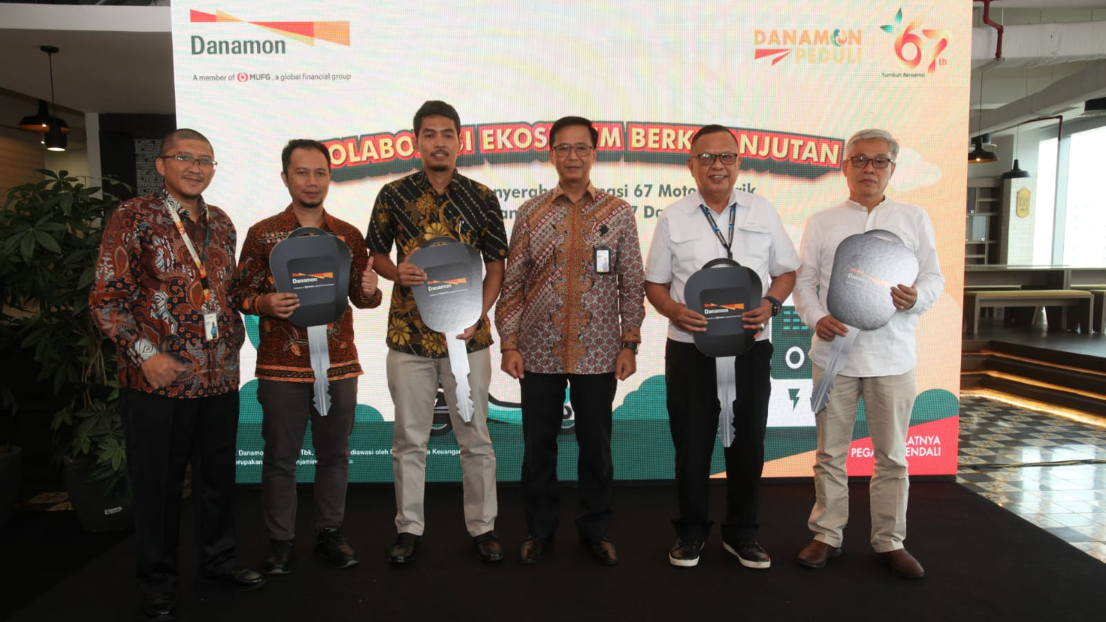 Menuju Ekosistem Berkelanjutan, Danamon Donasi 67 Motor Listrik