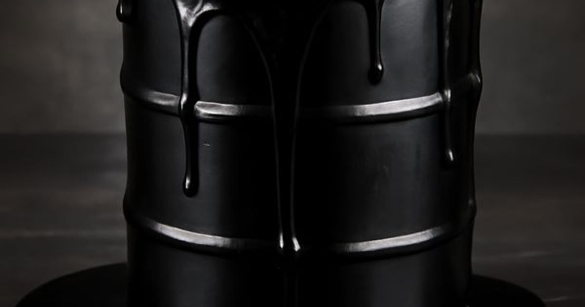 Crude Oil Market 2026: Backwardation, War Risk & Hedging Outlook — CMB News