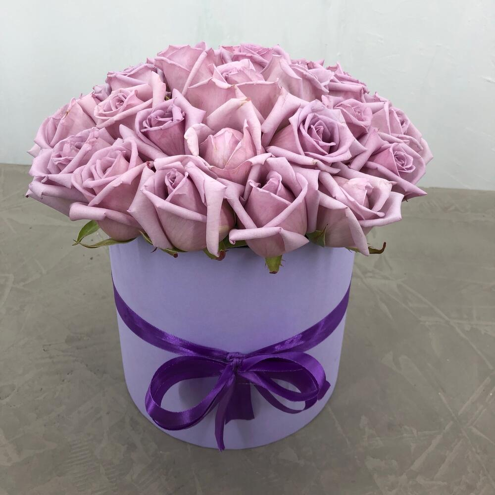 Bouquet of 35 Roses in a round box - order and send for 50 £ with same ...