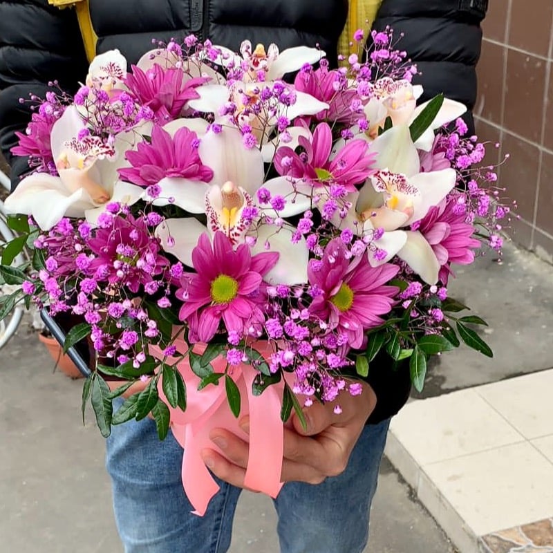 Hat box with flowers 'Bright wonder' Flowers | Flower Delivery