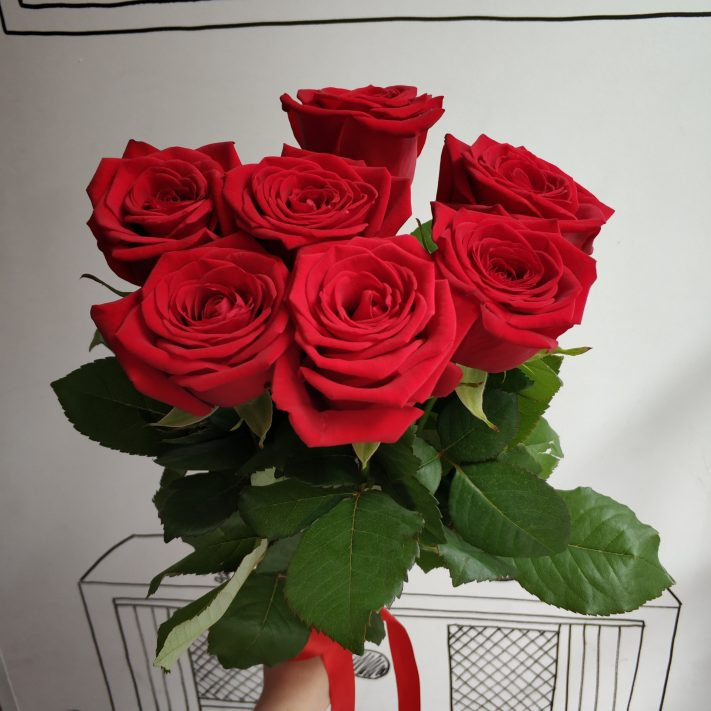 7 red roses - order and send for 12 £ with same day delivery ...