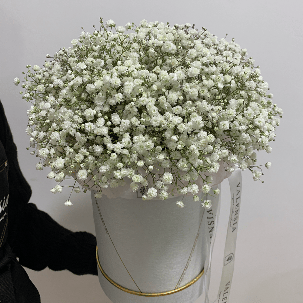 Hat box with flowers 'White cloud' | Order Flower Bouquets Delivery