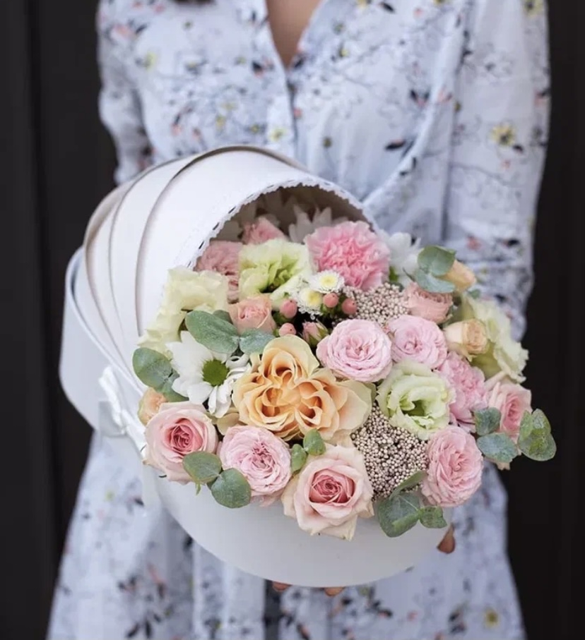 Blumenbox 'Arranged composition for birthday' vershicken ab 49 € - Blumenversand MyGlobalFlowers