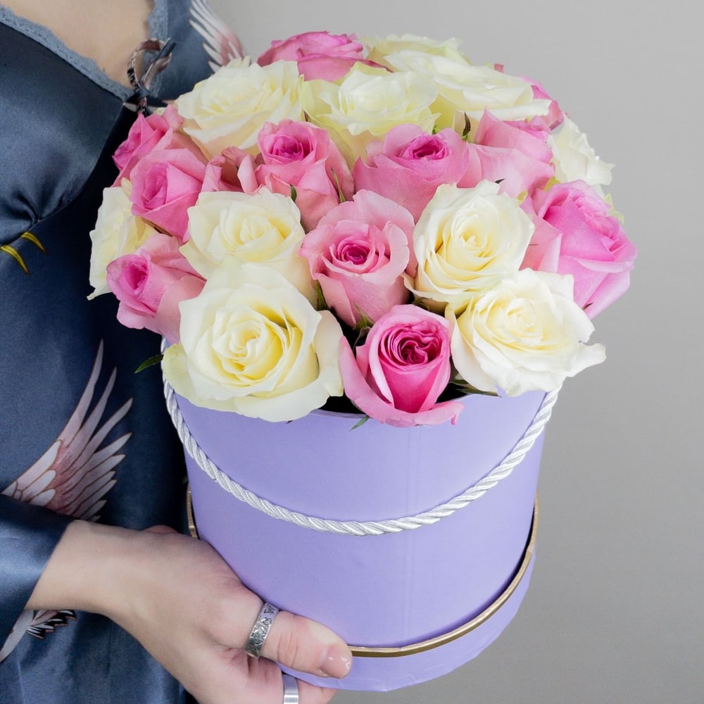 Hat box with roses | Order Flower Bouquets Delivery