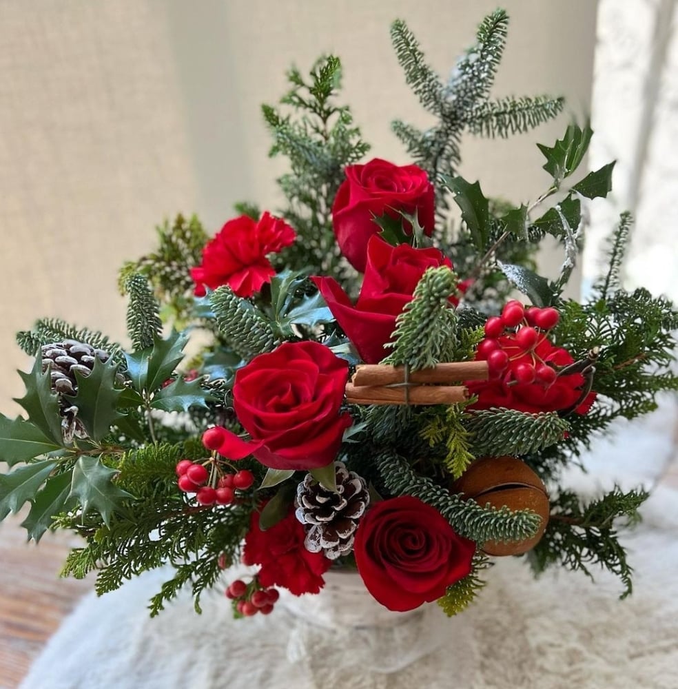 Flower basket 'Christmas Arrangement' - order and send for 81 $ with ...