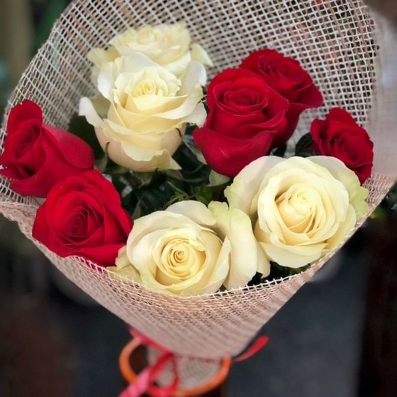 Bouquet 'White and ruby roses' Flowers | Flower Delivery