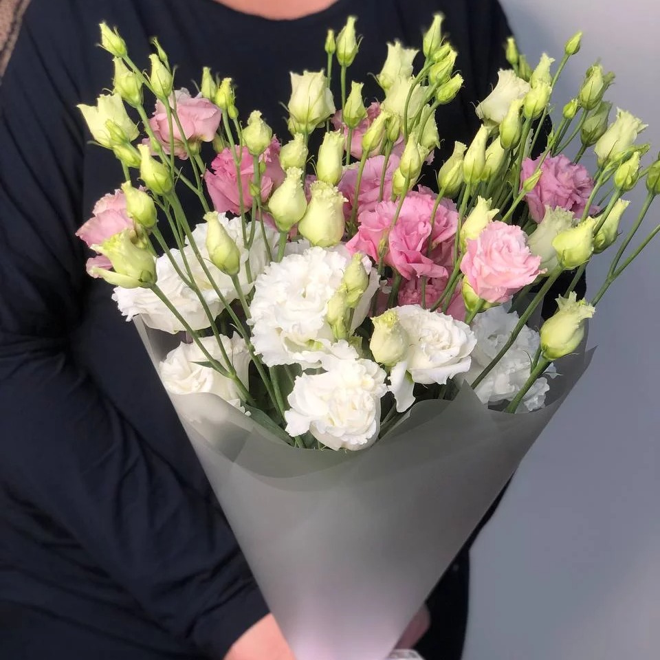 Bouquet of 11 white-pink eustomas | Order Flower Bouquets Delivery