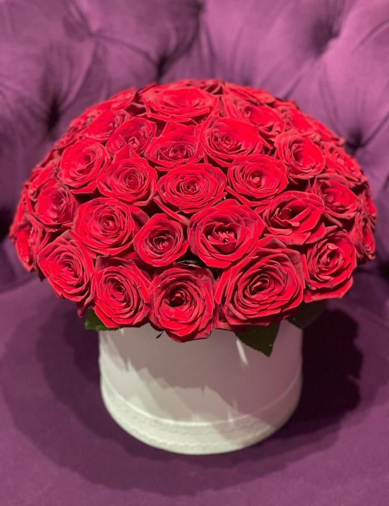 Hat box with flowers 'Red rose composition' | Order Flower Bouquets ...