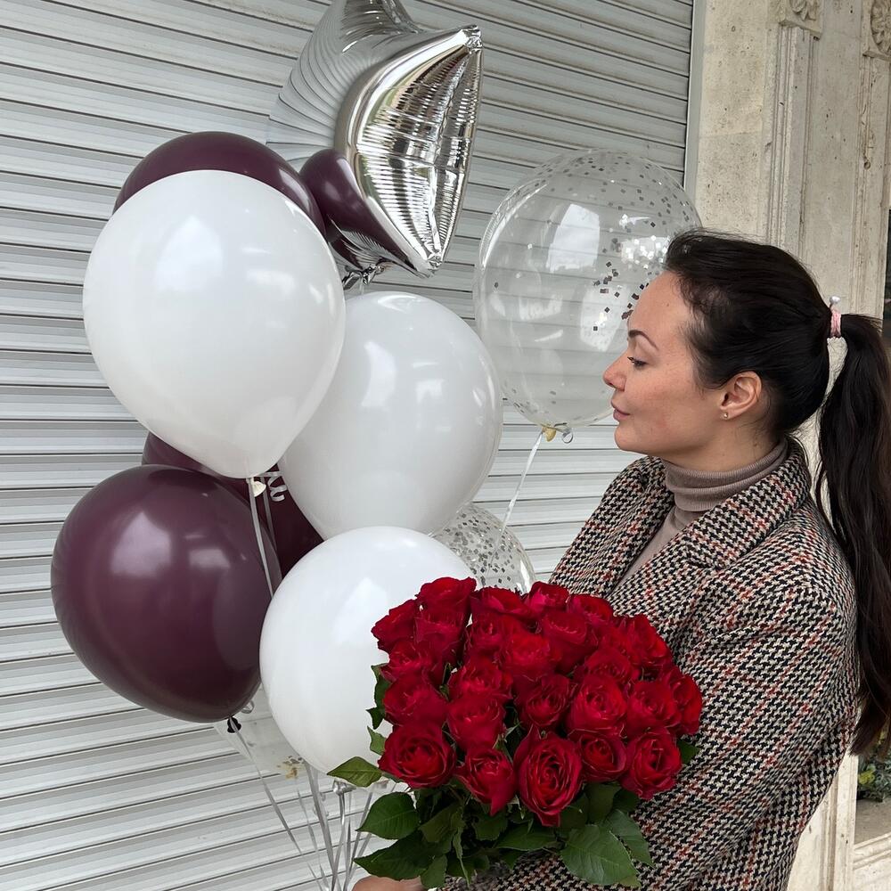 Set of 25 red roses and 10 balloons | Order Flower Bouquets Delivery
