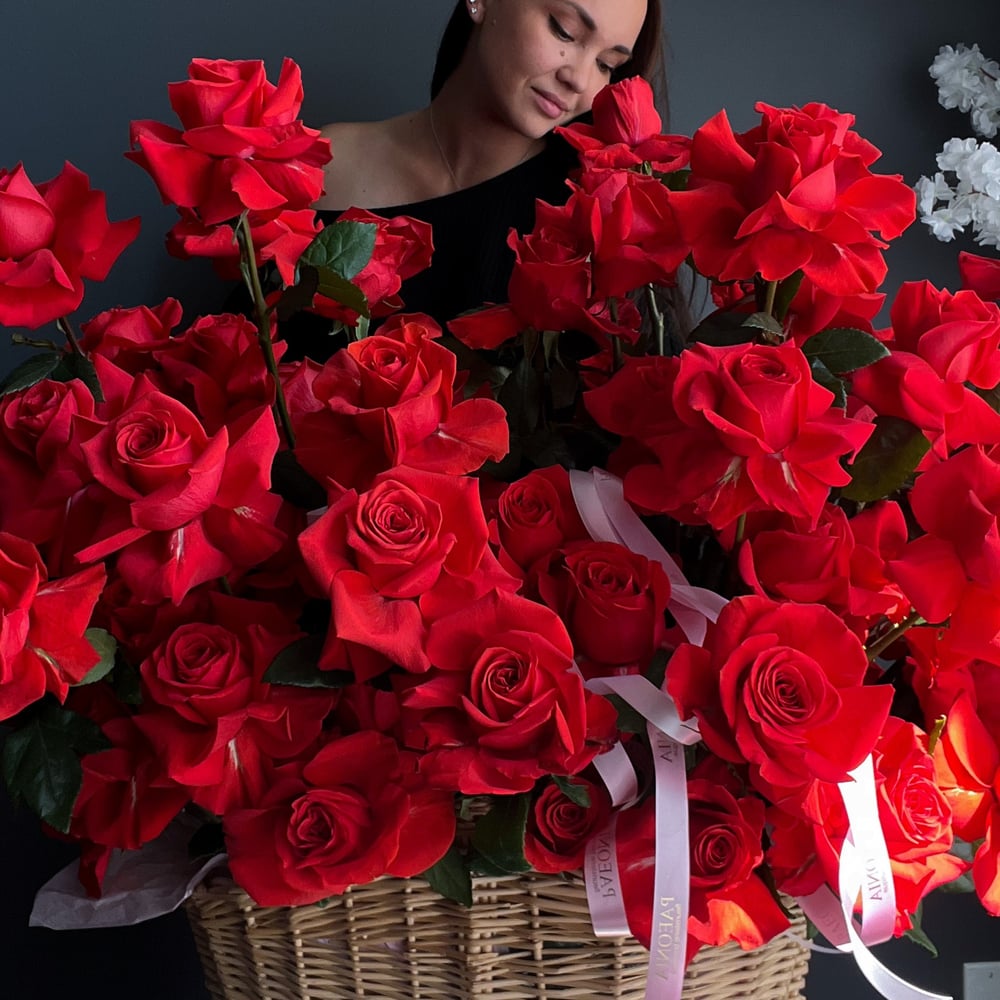 Flower basket 'Red French Roses' Flowers | Flower Delivery