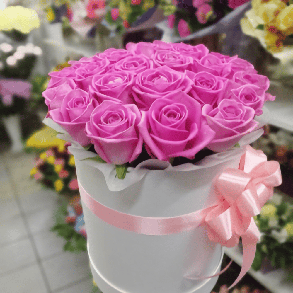 Arrangement 'Bouquet of 19 roses in a box' | Order Flower Bouquets Delivery