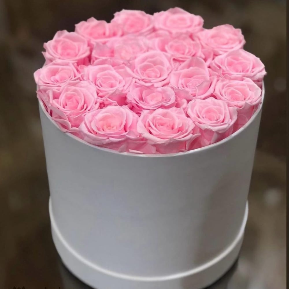 Box with preserved pink roses | Order Flower Bouquets Delivery