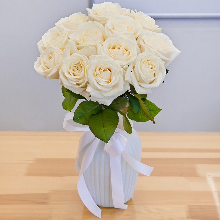 Bouquet '12 white roses' | Order Flower Bouquets Delivery