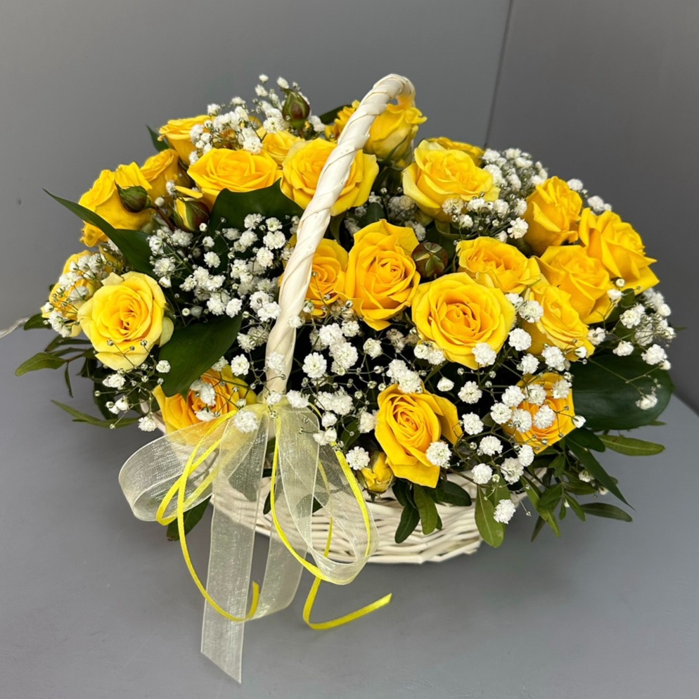 Flower basket 'Basket with yellow roses' | Order Flower Bouquets Delivery