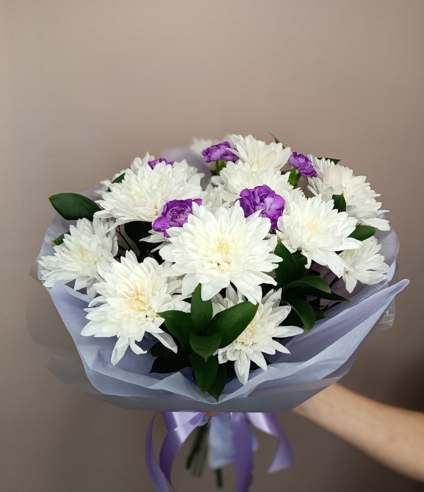 Bouquet 'Lunar carnation' - order and send for 36 $ with same day ...