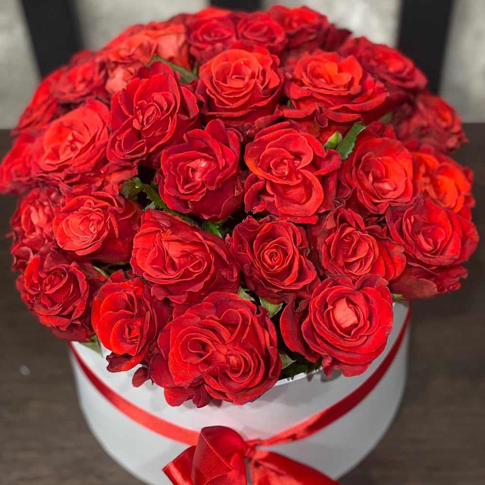 Hat box with flowers '25 red roses in a hatbox' Flowers | Flower Delivery