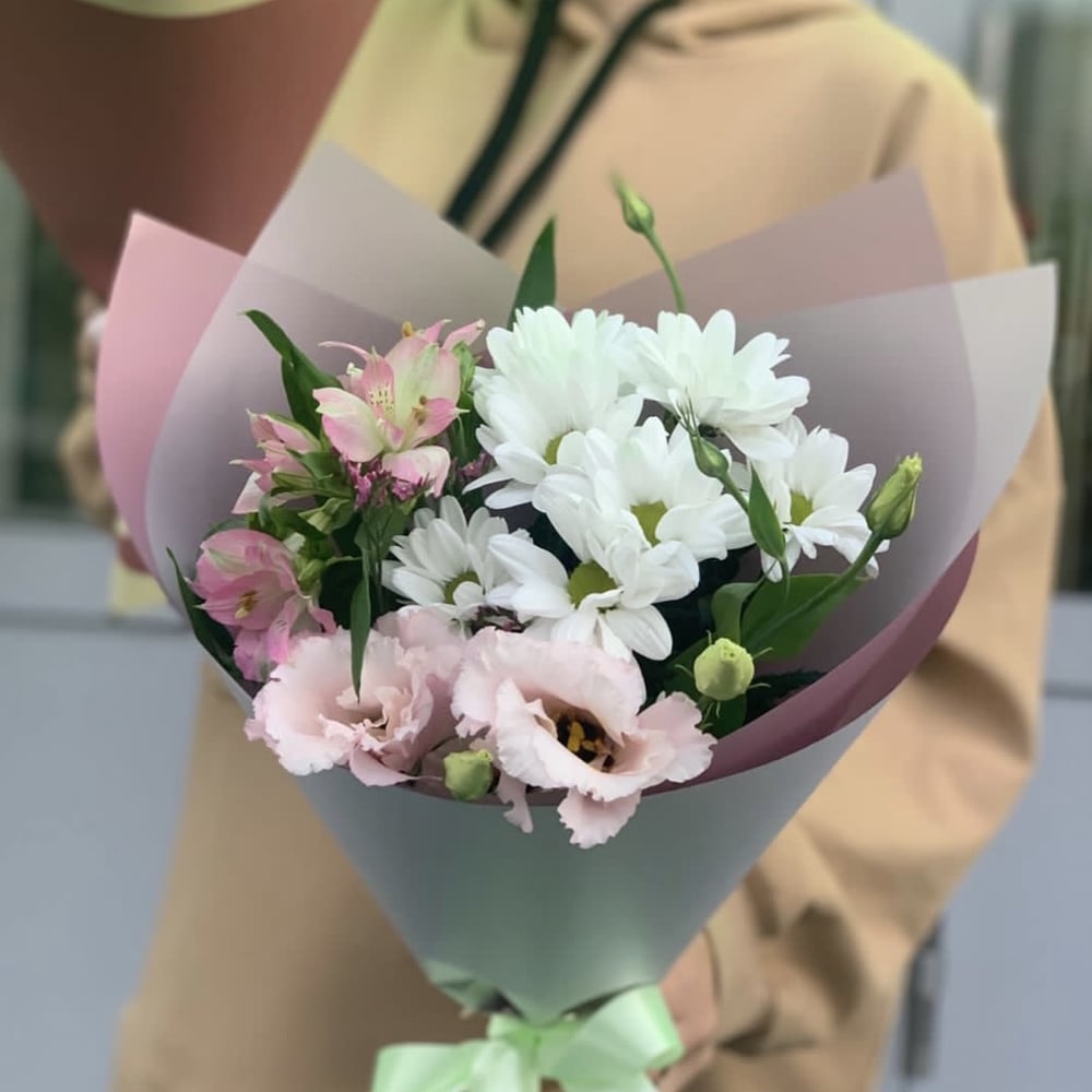Bouquet compliment - order and send for 33 $ with same day delivery ...