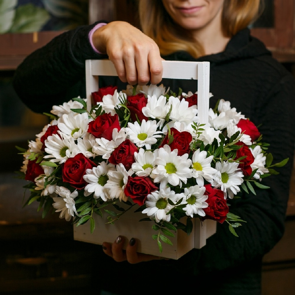 Flower box 'Wooden box' | Order Flower Bouquets Delivery