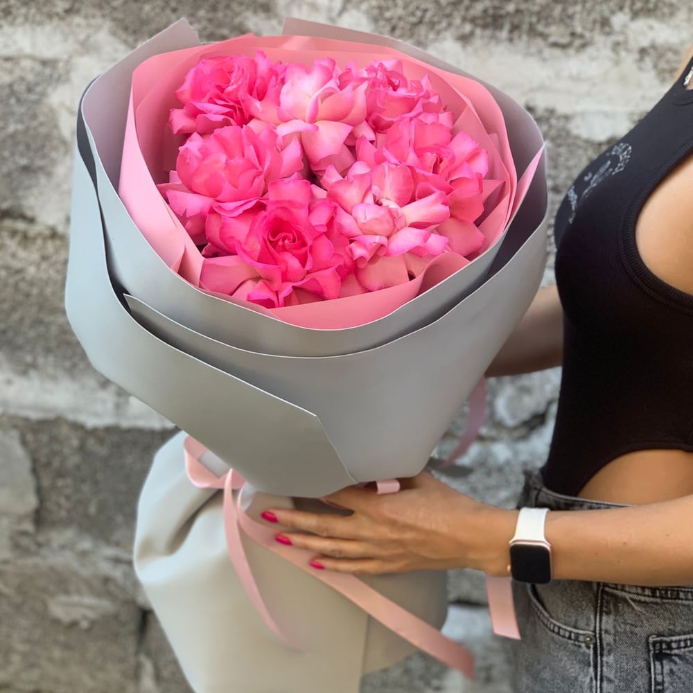 Bouquet of 7 French roses - order and send for 50 £ with same day ...