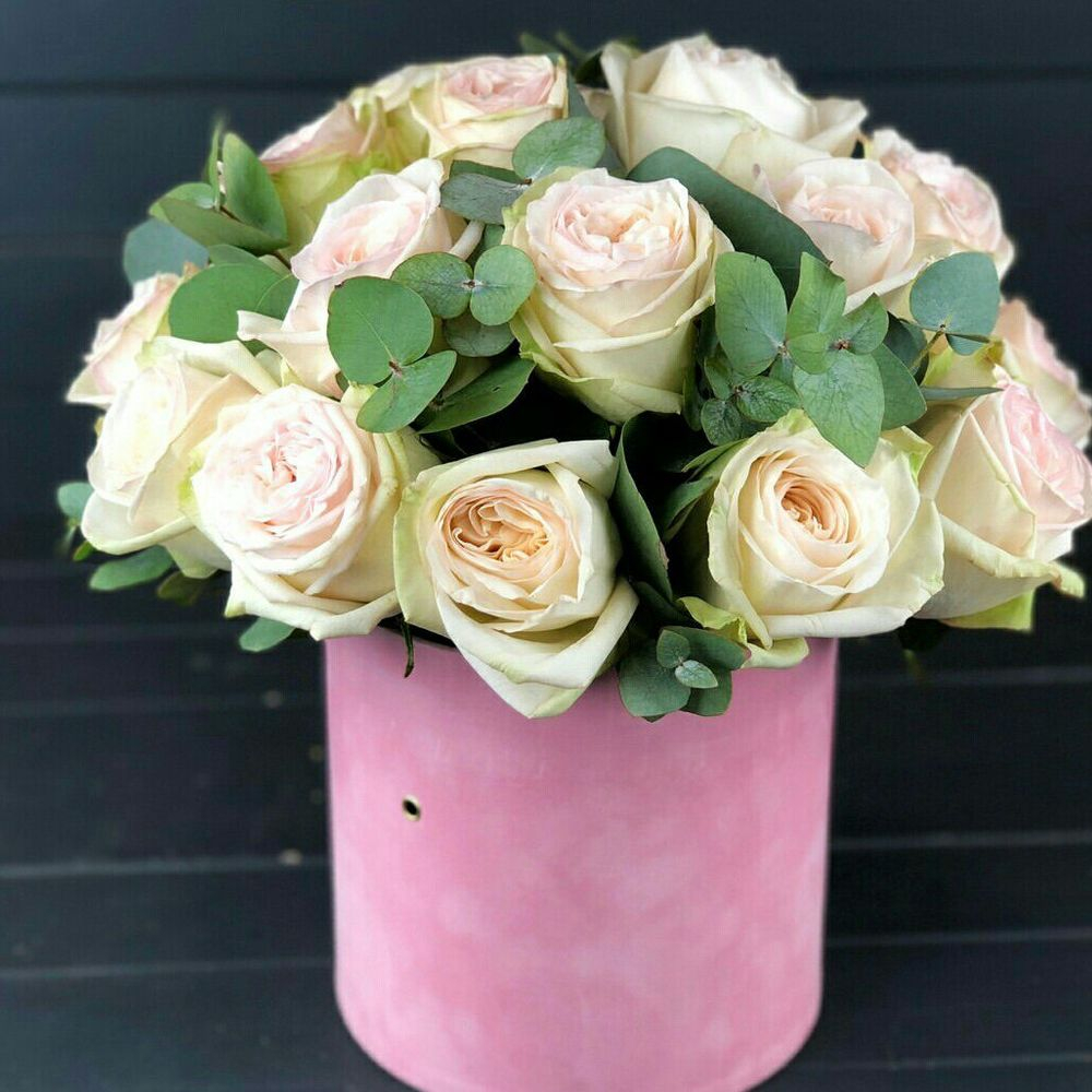 19 roses in a box - order and send for 46 £ with same day delivery ...
