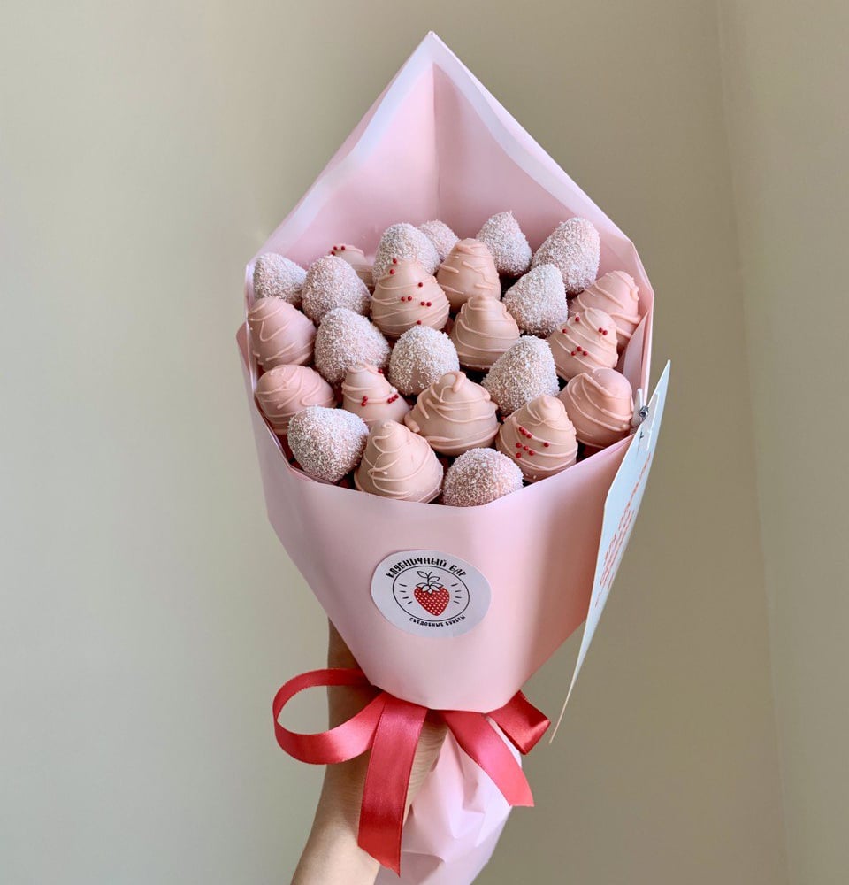 Strawberry bouquet "Powder"