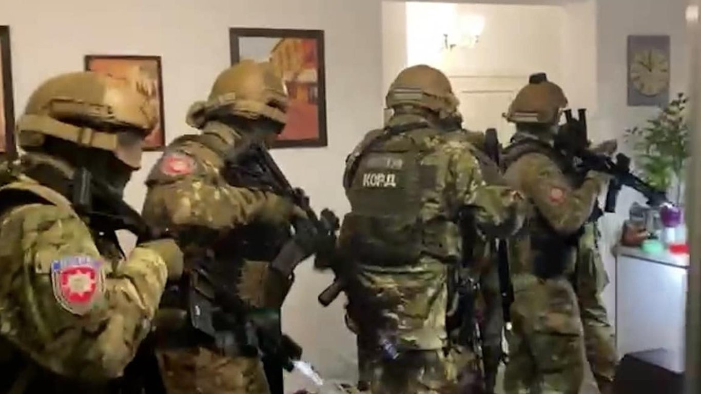 Француз тероризував свою сімю і вигнав 4 річну дитину на мороз під Києвом фото Новини Live