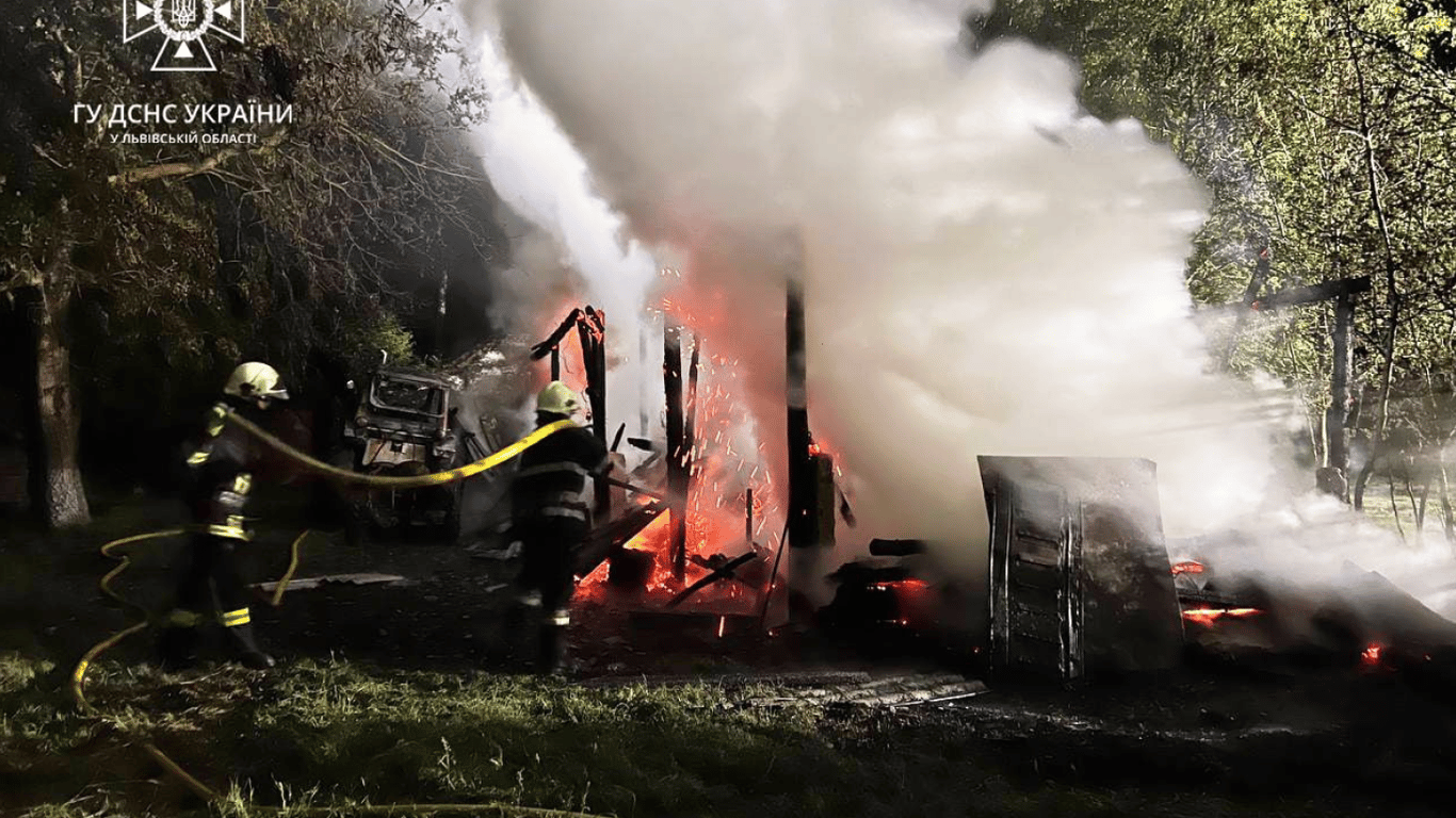 ДСНС показали наслідки падіння уламків ракети на Львівщині Новини Live